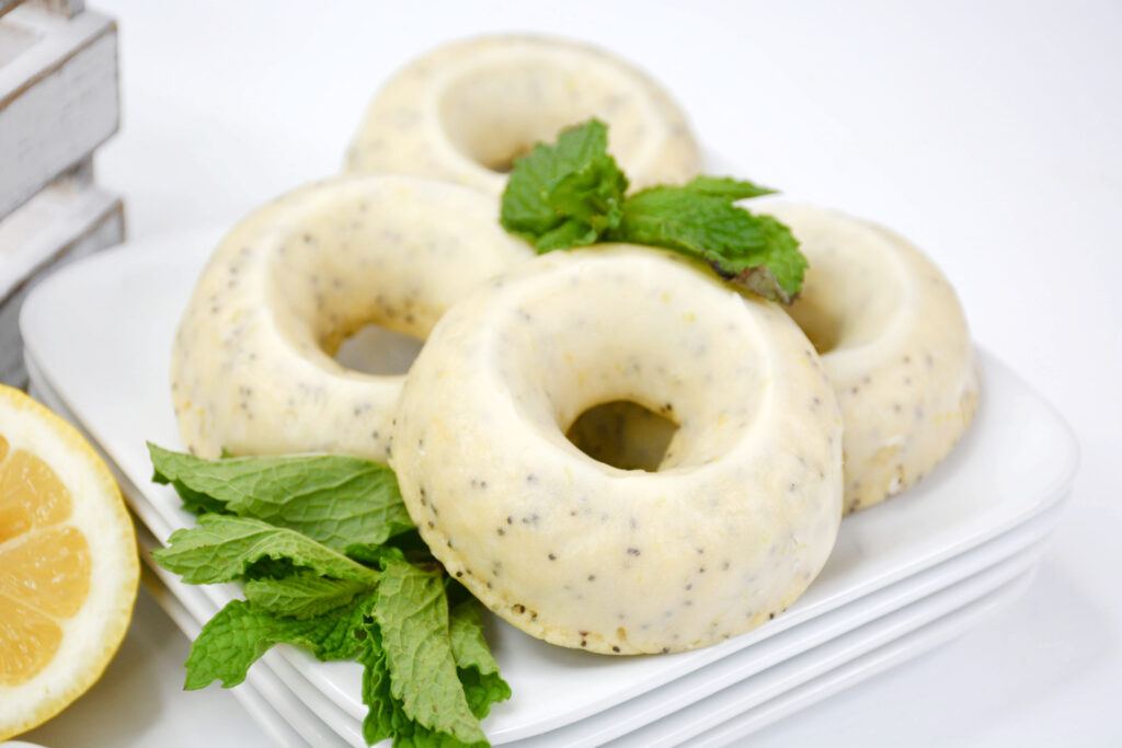 Homemade Glazed Lemon Poppy Seed Donuts - Jenny at dapperhouse